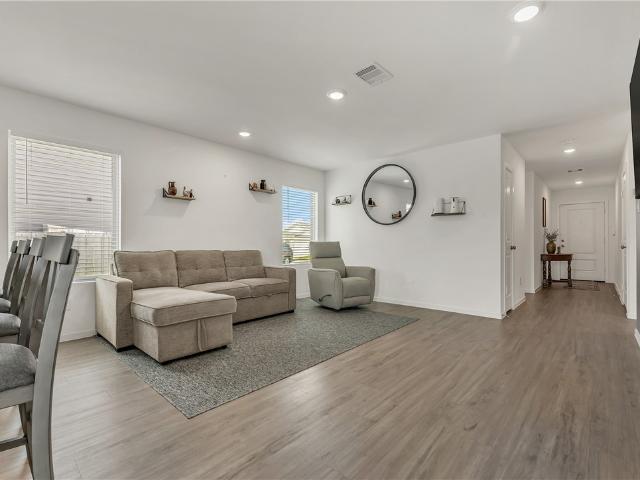 5309 Gabby Pass
