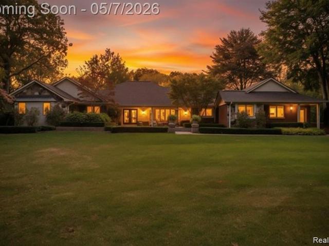 5300 Old Mill Rd, Rochester, MI 48306