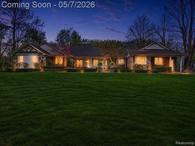 5300 Old Mill Rd, Rochester, MI 48306