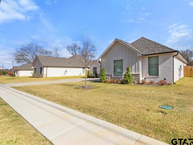 5300 Hollytree Dr, Tyler, TX 75703 | MLS #26000 | Compass