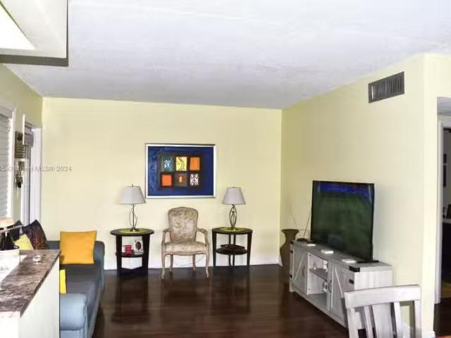 5300 Washington St #D309, Hollywood, FL 33021 MLS A11612645