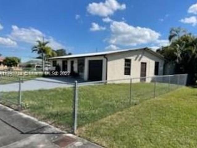 5300 104 Th Av SW, Miami, FL 33165