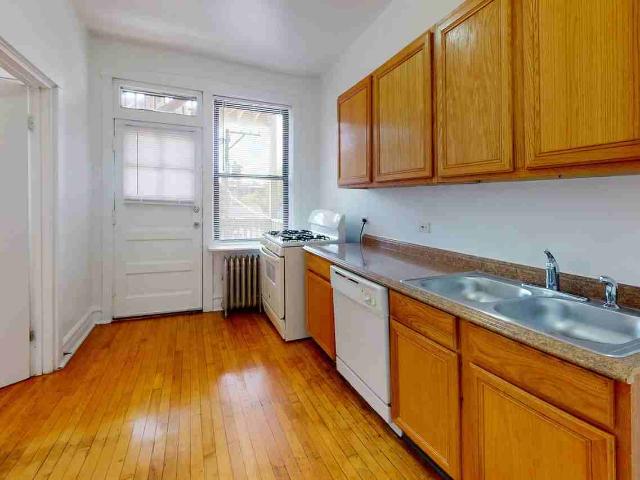 5300 5308 S. Greenwood Avenue 2 Bedroom Apartment for Rent at 5300 S Greenwood Ave, Chicago, IL 60615 Hyde Park