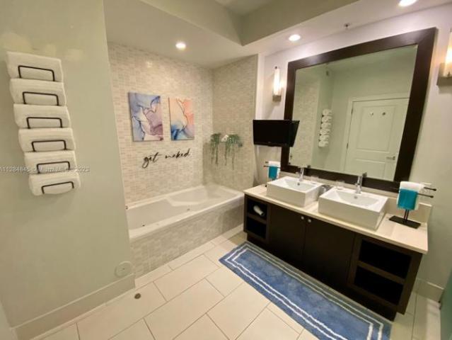 5300 87th Ave NW #704, Doral, FL 33178