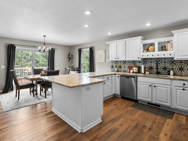 53015 Meadow View Lane