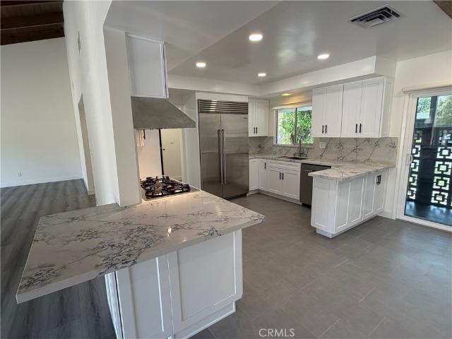 5301 Dubois Ave, Woodland Hills, CA 91367 | MLS #SR26071 | Compass