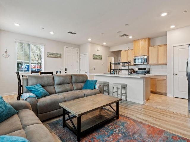 5301 E Commerce Way, Unit 76101, Sacramento, CA 95835 | MLS #226011 | Compass