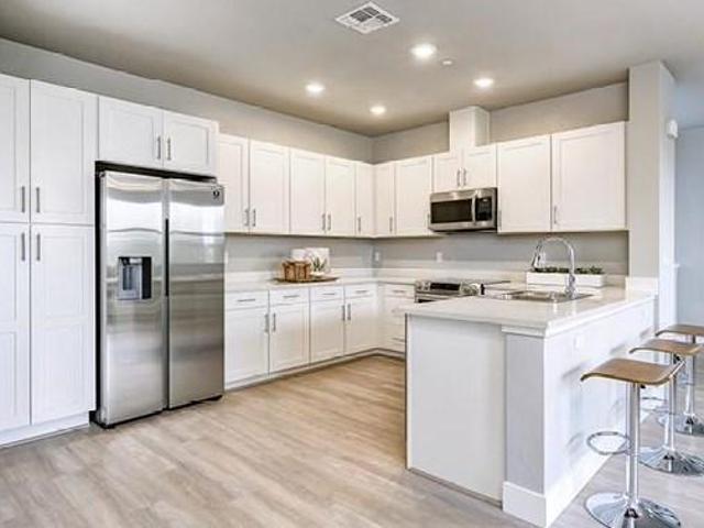 5301 E Commerce Way 35104, Sacramento, CA