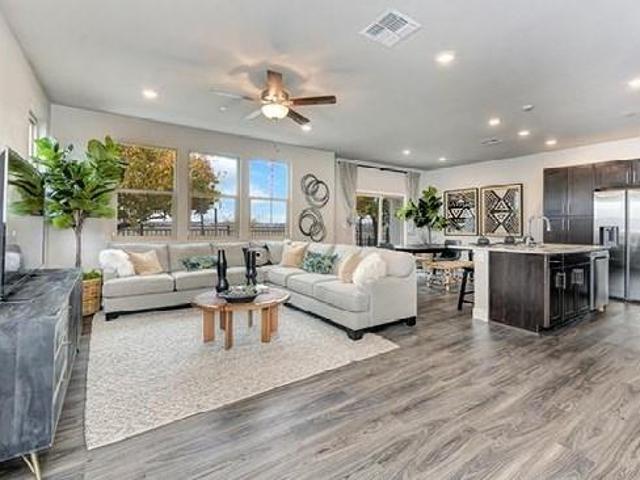 5301 E Commerce Way 35103, Sacramento, CA