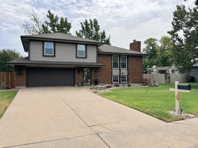 5301 Quail Creek Dr, Great Bend, KS 67530