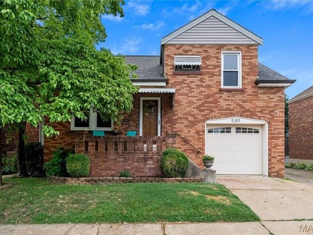 5301 Sunshine Dr, Saint Louis, MO 63109