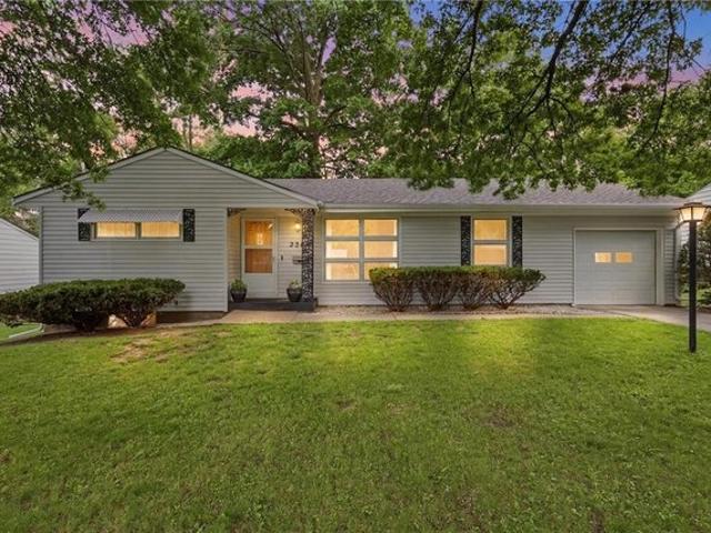 5302 Flint St, Shawnee, KS 66203