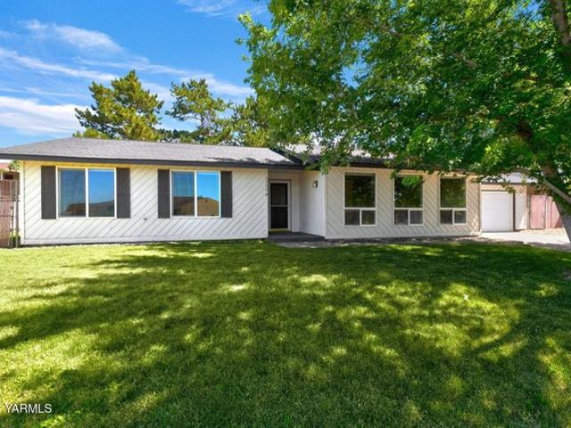 5303 N Sky Vista Ave, Yakima, WA 98901