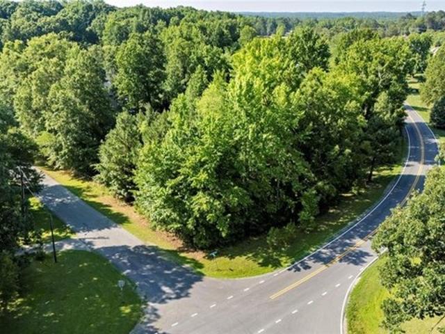 5303 Forest Oaks Dr, Greensboro, NC 27406