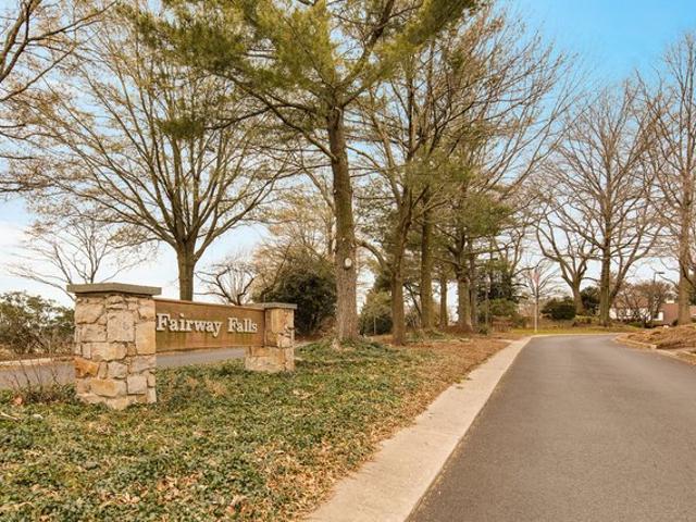 5303 Pinehurst Dr, Wilmington, DE 19808