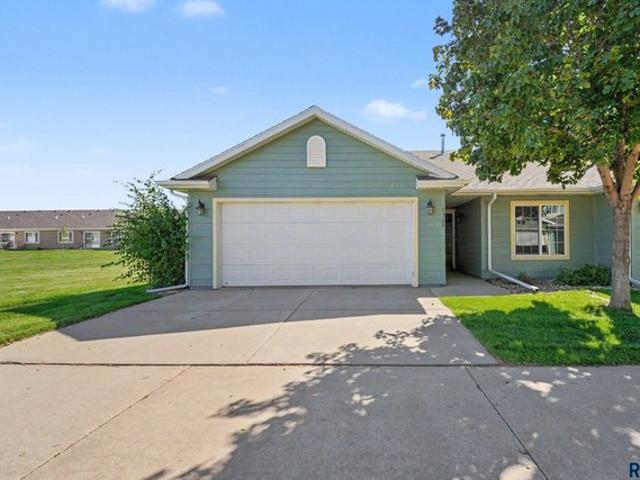5303 W Sourwood Pl, Sioux Falls, SD 57107