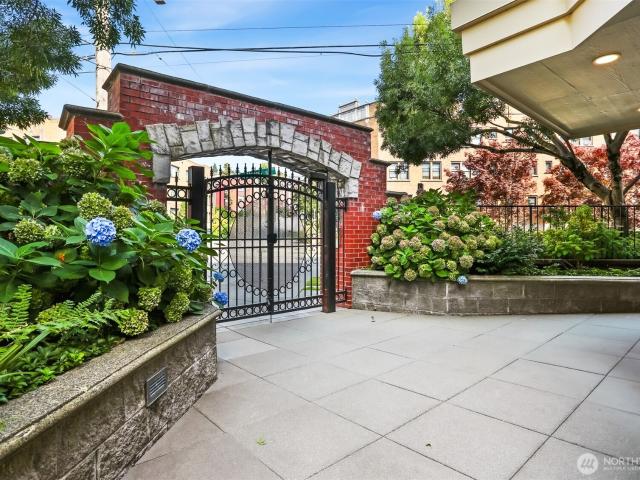 530 4th Avenue W # 206