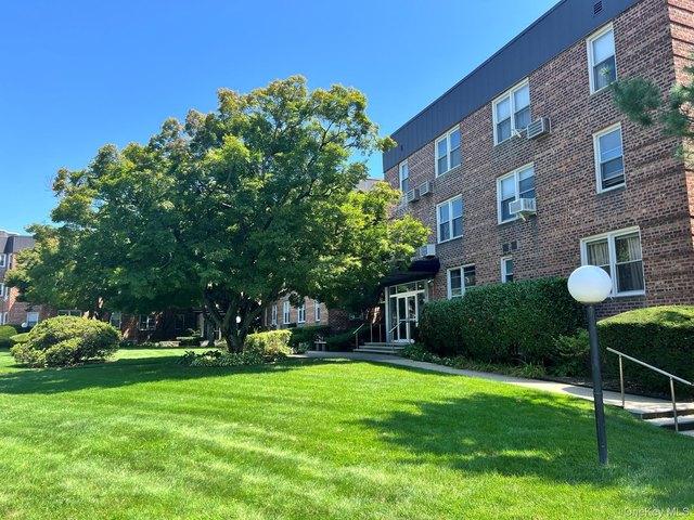 530 Dubois Ave Apt 6A, Valley Stream, NY 11581