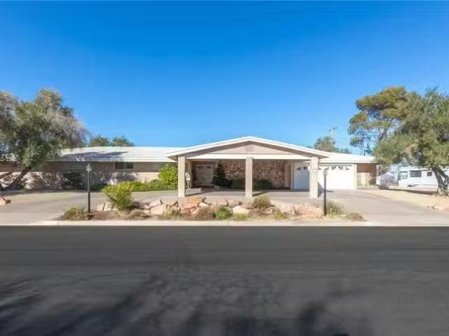 530 E FAIRWAY RD, HENDERSON, NV 89015 Single Family Residence.