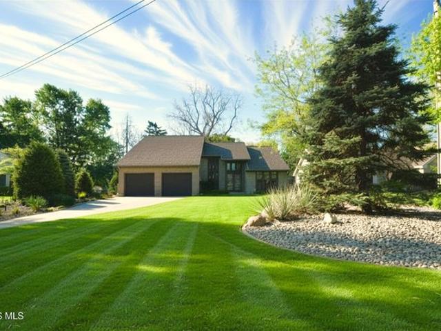 530 Elmway Dr, Maumee, OH 43537
