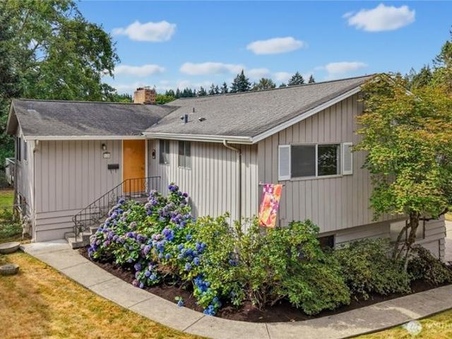 530 Forrest Park Dr, Fircrest, WA 98466