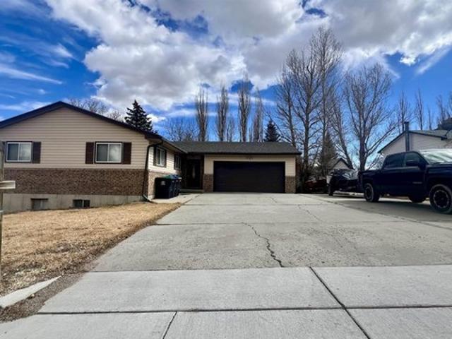 530 Knotty Pine St, Green River, WY 82935