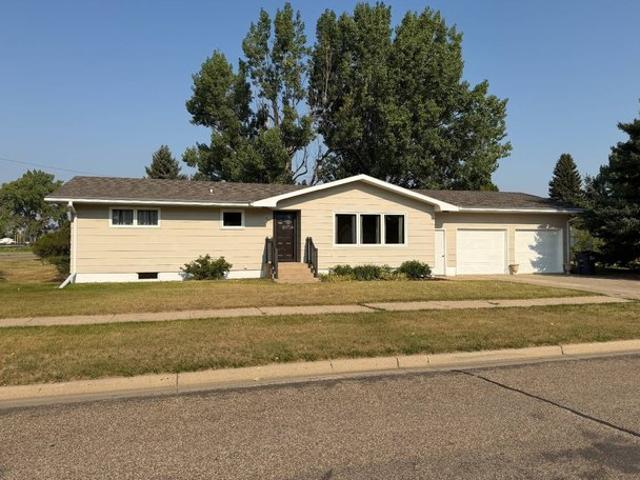 530 Harvey Ave, Harvey, ND 58341