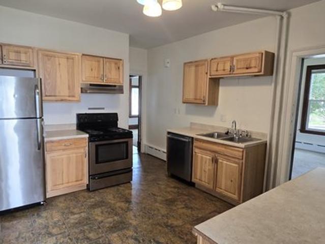 530 N 16th Ave E, Duluth, MN 55812