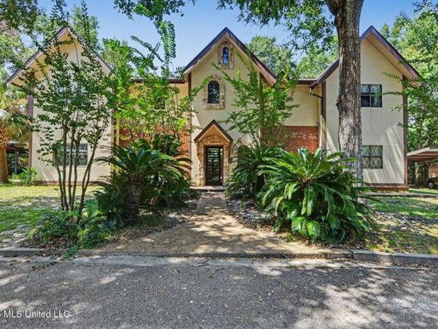 530 N 2nd St, Bay Saint Louis, MS 39520
