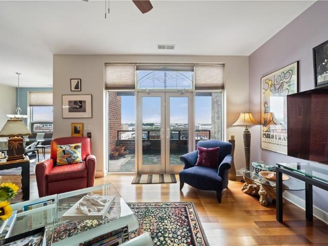 530 N Trade Street #406