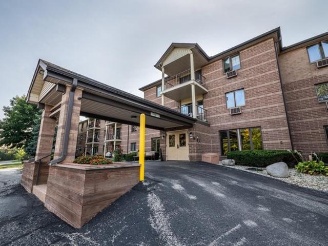 530 N Silverbrook Dr Unit 104, West Bend, WI 53090