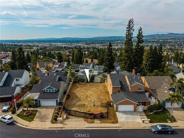 530 S Golden Sky Ln, Anaheim, CA 92807