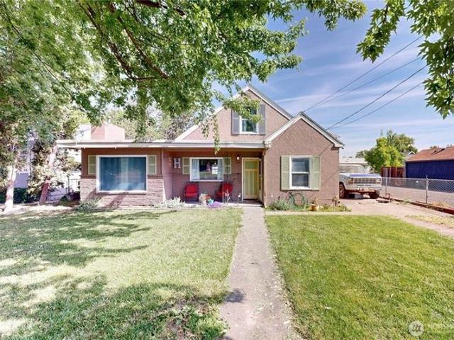530 SW 4th St, College Place, WA 99324