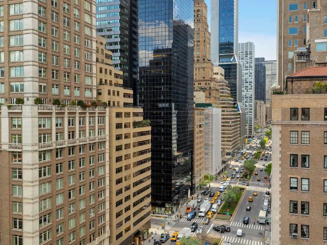 530 Park Avenue, Unit 17A