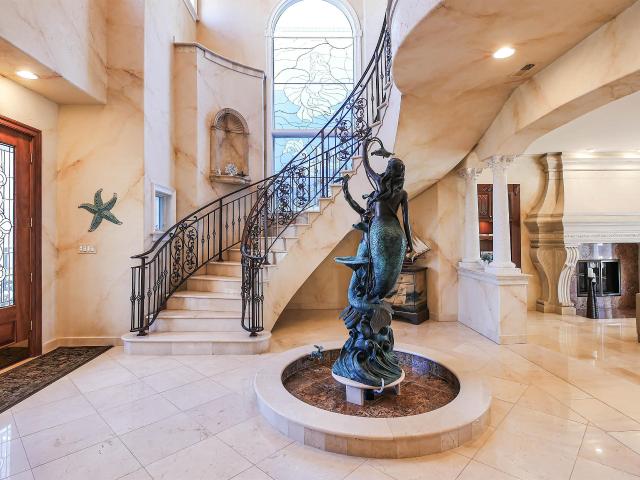 530 W Shore Dr