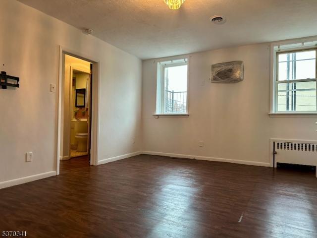 530 Valley Brook Ave, Lyndhurst, NJ 07071 | MLS #3992