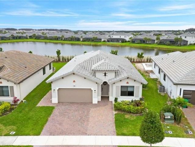 5314 Nevola Ave, Maria, FL 34142