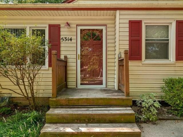 5314 Linden St, Roeland Park, KS 66205