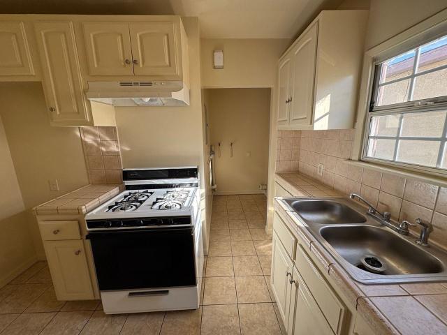 5314 S. Denker Avenue 1 Bedroom Apartment for Rent at 5314 Denker Ave, Los Angeles, CA 90062 Congress Central