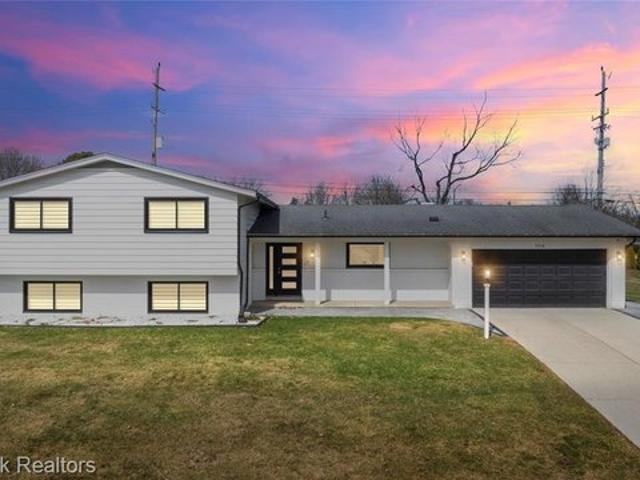 5316 Centerbrook Dr, West Bloomfield Township, MI 48322