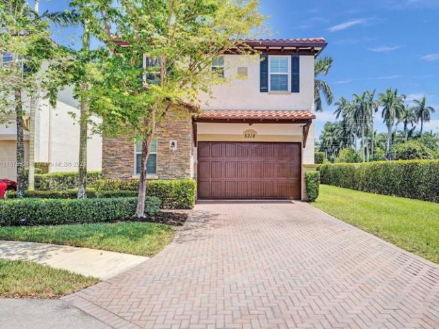 5316 Kingfisher Wy, Davie, FL 33314