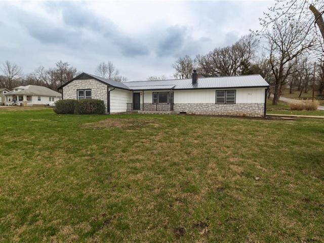 5317 NW Waukomis Dr, Kansas City, MO 64151 | MLS #2604 | Compass