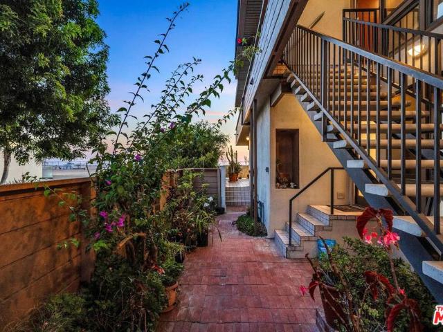 5317 Ocean Front Walk
