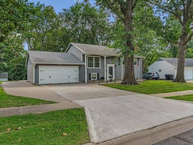5317 SW 32nd Ter, Topeka, KS 66614