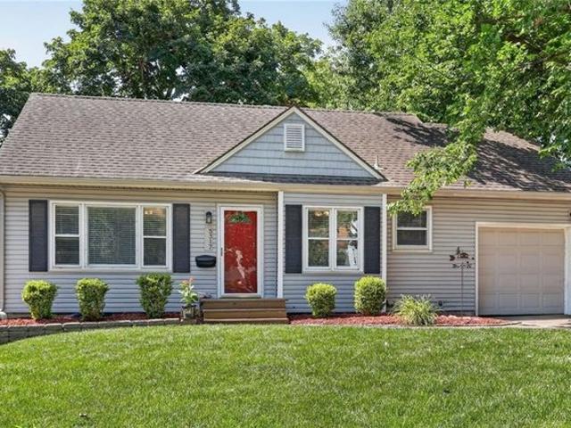 5317 W 50th Ter, Roeland Park, KS 66205