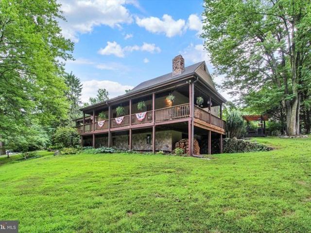 5318 Bentz Rd, Spring Grove, PA 17362