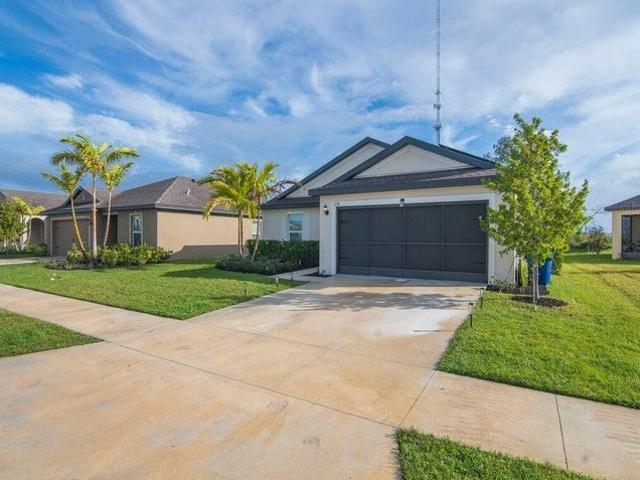 5318 Imagination Dr, Fort Pierce, FL 34947
