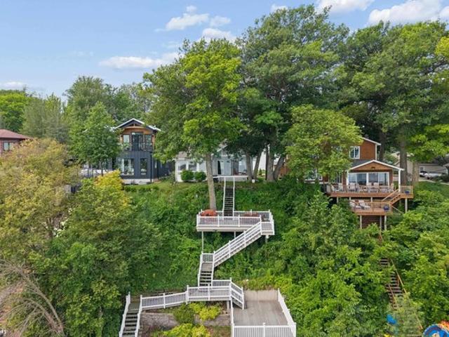 5318 Lakeview Dr, Clear Lake, IA 50428