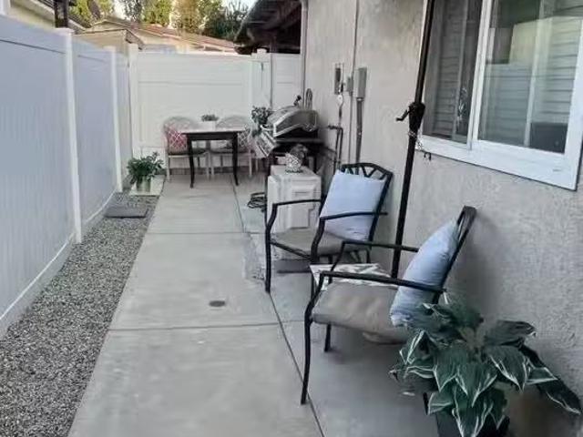 5318 Lewis Rd, Agoura Hills, CA 91301
