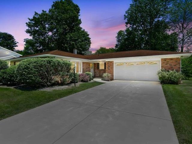 53190 Oakton Dr, South Bend, IN 46635
